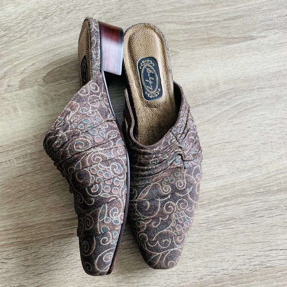 Deborah Kent’s | Shoes | Deborah Kents Jules Scroll Glitter Brown Mules ...